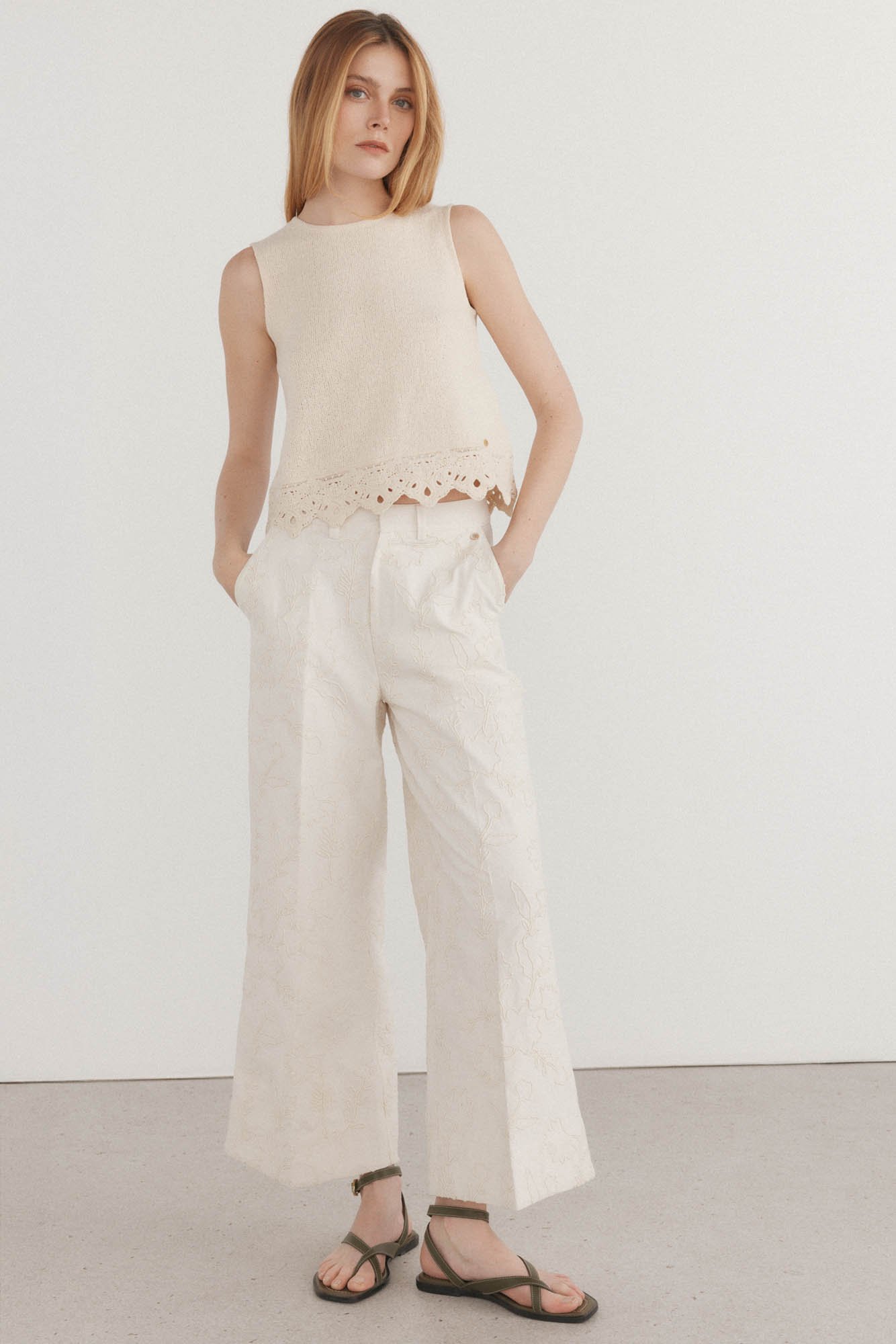 Calça flare com perna larga | Ofertas em calças de mulher | Fifty Factory