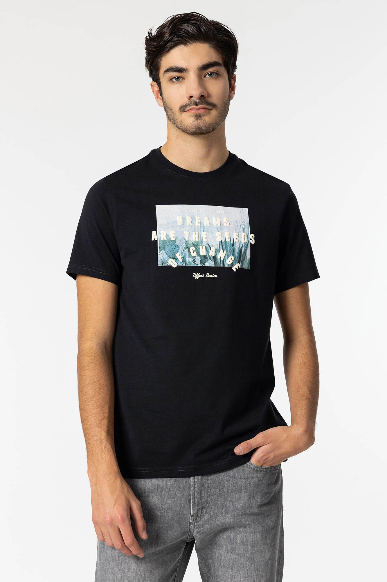 Camiseta Estampado Frontal con Relieve | Ofertas en camisetas de hombre ...